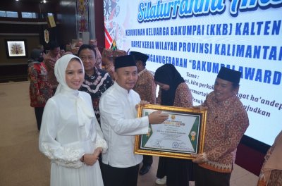 Setda Prov Kalteng - Gubernur Ajak Kerukunan Keluarga Bakumpai Bersama-Sama Bangun Kalteng