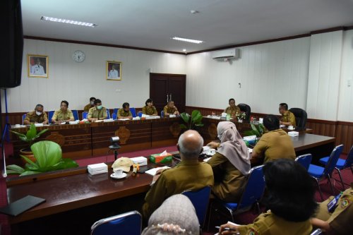 Setda Prov Kalteng - Plh. Sekda Pimpin Rapat Tindak Lanjut Pertemuan Gubernur Kalteng dengan ...