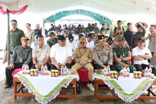 Setda Prov Kalteng - Gubernur Kalteng Agustiar Sabran Hadiri Gerakan Tanam Padi Serentak untuk ...