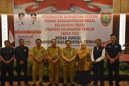 Setda Prov Kalteng - Sekda Nuryakin Buka Bimtek Tenaga Kesejahteraan Sosial Kecamatan