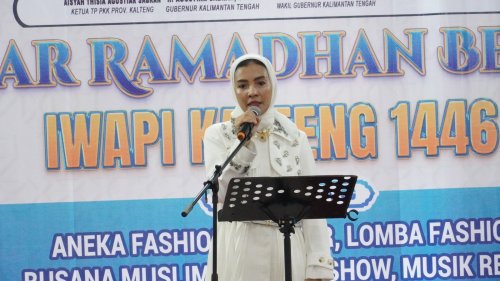 Setda Prov Kalteng - Wagub Edy Pratowo Resmi Buka Bazar Ramadhan IWAPI Kalteng 1446 H