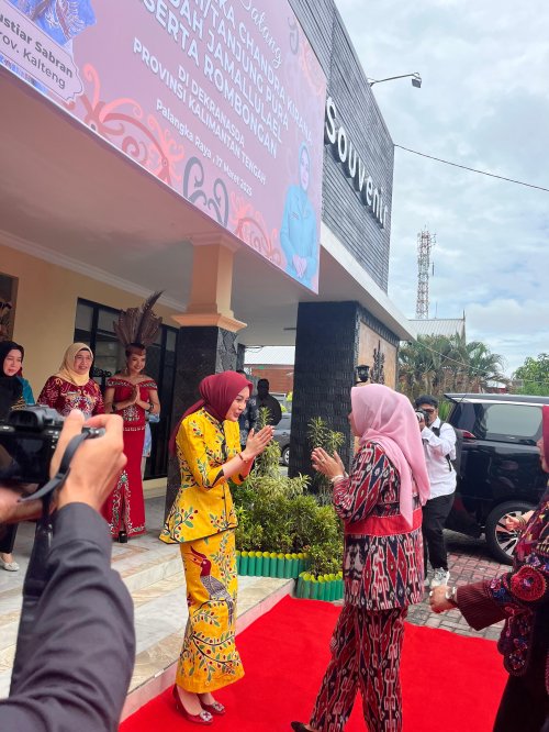 Setda Prov Kalteng - Ketua Dekranasda Kalteng Terima Kunjungan Ketua Persit Chandra Kirana XII ...