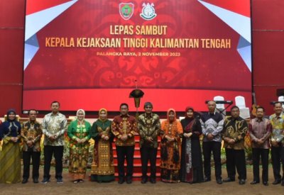 Setda Prov Kalteng - Wagub Edy Pratowo Bersama Ibu Nunu Andriani Hadiri Lepas Sambut Kajati Kalteng