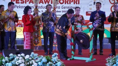 Setda Prov Kalteng - Wagub Kalteng Resmi Buka Pesparawi IV Korpri di Pulang Pisau