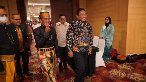 Setda Prov Kalteng - Wagub Edy Pratowo Hadiri Pelantikan BPW Kerukunan Keluarga Sulawesi Selatan ...