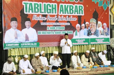 Setda Prov Kalteng - Sekda Nuryakin Ikuti Tabligh Akbar "Malam Penuh Keberkahan"
