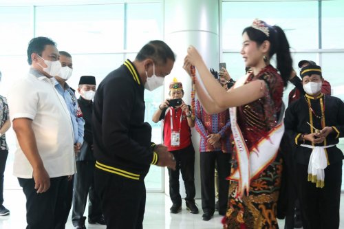 Setda Prov Kalteng - Wagub Edy Pratowo Sambut Kedatangan Menpora dalam rangka UCI MTB