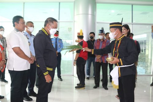 Setda Prov Kalteng - Wagub Edy Pratowo Sambut Kedatangan Menpora dalam rangka UCI MTB