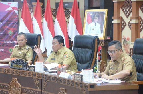 Setda Prov Kalteng - Wagub Buka Rapat Evaluasi Angkutan PBS di Ruas Jalan Bukit Liti-Bawan-Kuala ...