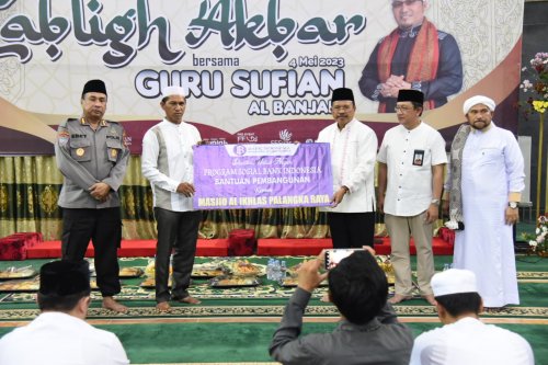 Setda Prov Kalteng - Sekda Nuryakin Hadiri Tabligh Akbar FESYAR 2023 Bersama Guru Sufian Al Banjari