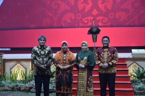 Setda Prov Kalteng - Wagub Edy Pratowo Bersama Ibu Nunu Andriani Hadiri Lepas Sambut Kajati Kalteng