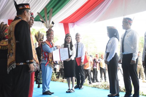 Setda Prov Kalteng - Gubernur Serahkan SK CPNS dan PPPK pada Peringatan Hari Jadi ke-68 ...