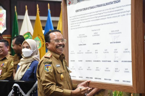 Setda Prov Kalteng - Sekda Buka Forum Kelistrikan Kalteng 2023