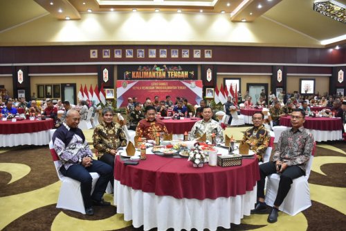 Setda Prov Kalteng - Wagub Edy Pratowo Bersama Ibu Nunu Andriani Hadiri Lepas Sambut Kajati Kalteng